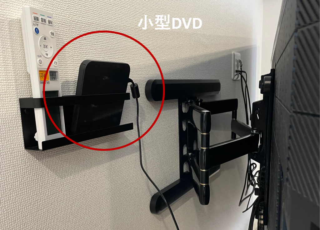 テレビの壁掛けでレコーダーはどこに置く？『外付けHDD』や『任天堂Switch』『PlayStation』の設置場所は？ | 東京・神奈川のテレビ壁掛け工事業者・配線工事・アンテナ工事【ライフプラス】